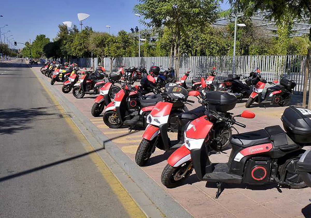 Acciona, Yego y Cooltra: comparativa de las motos eléctricas de ...