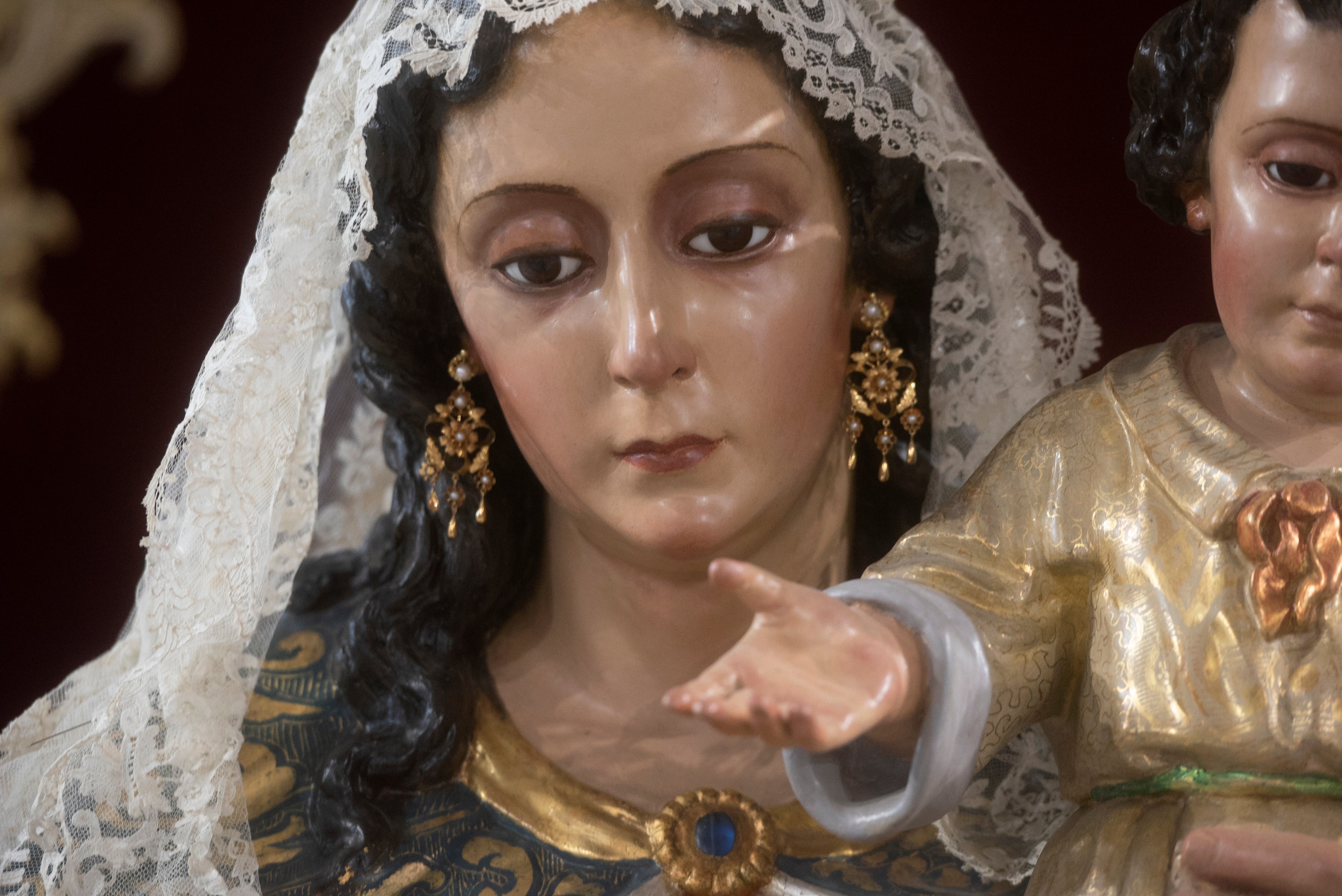 María Auxiliadora de Triana, a la cercanía de los fieles
