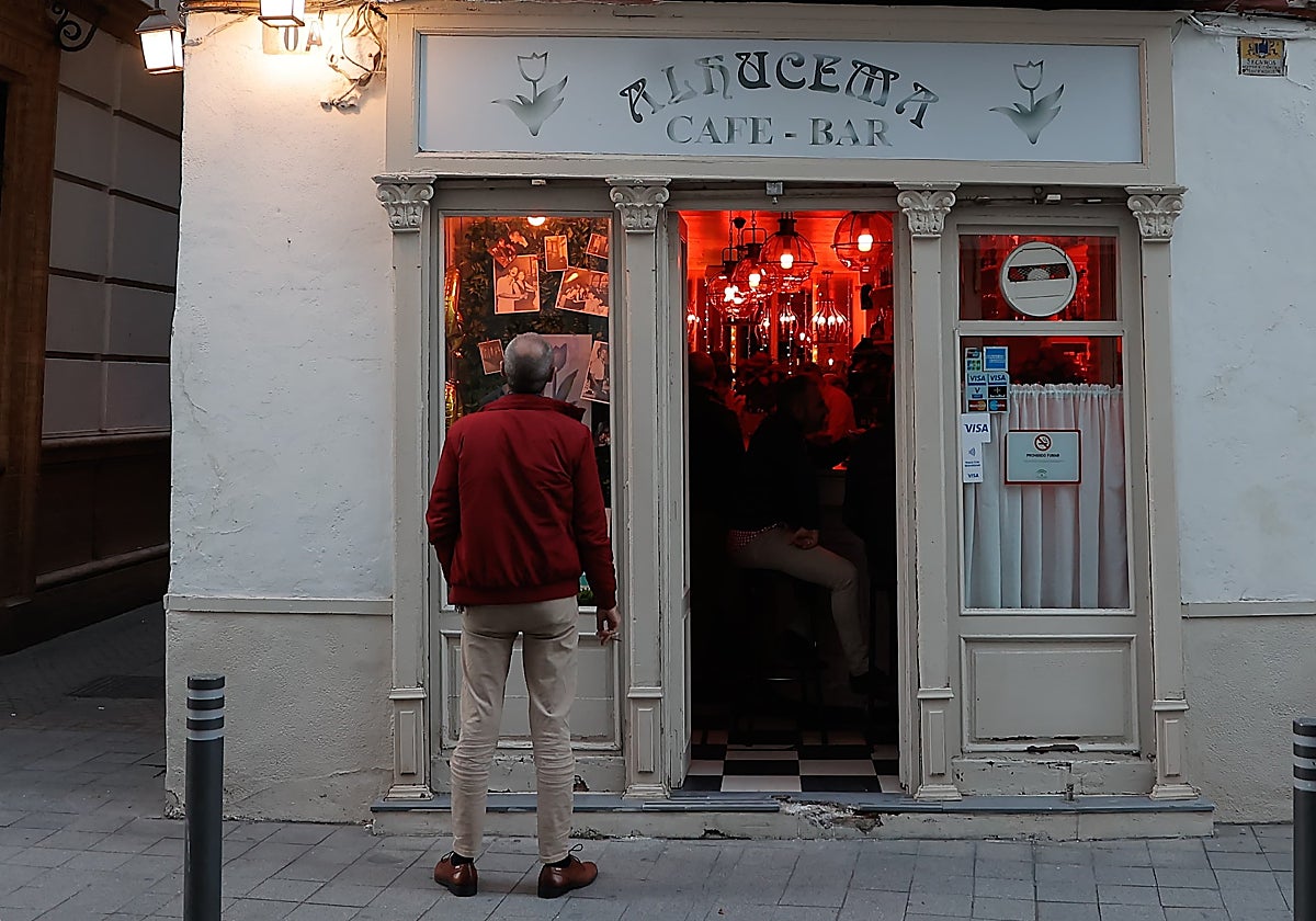Alhucema: el bar que ha vendido «casi un millón de copas» en Sevilla