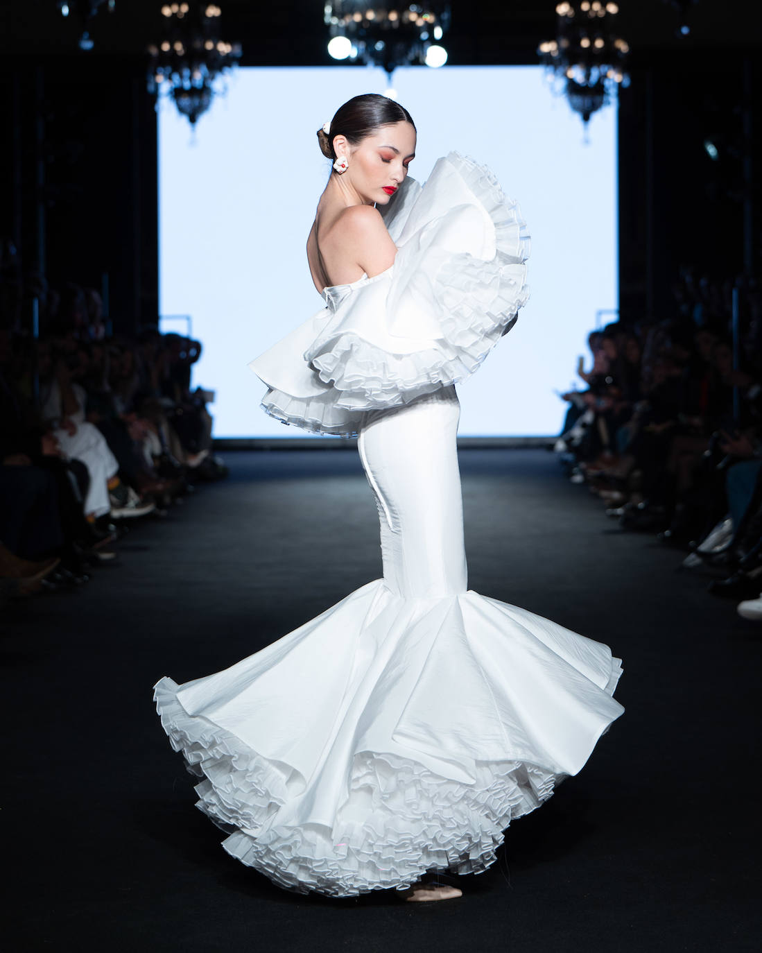 El desfile de Emilio Alcalá, La Parrala y Engalana en We Love Flamenco ...