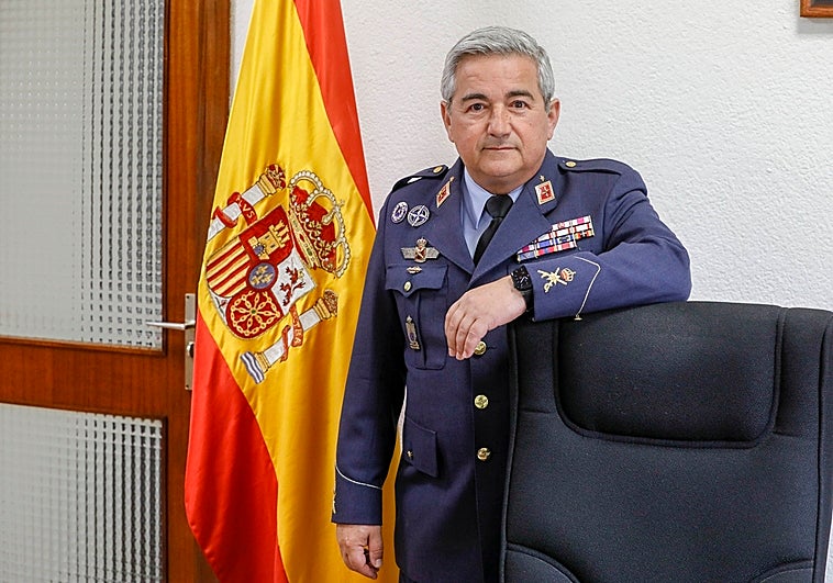 El general Ysasi-Ysasmendi, sobre la soldado trans de Sevilla: «Hay que ...