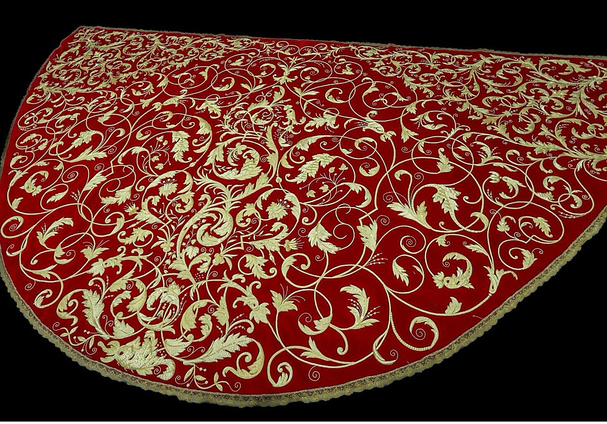 La Esperanza de Triana culmina el manto rojo