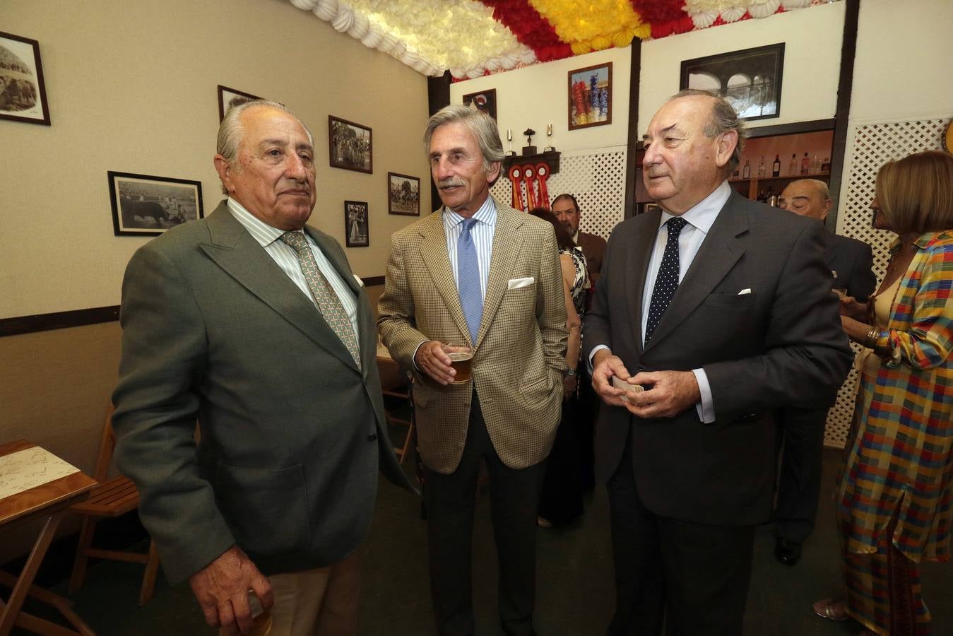 En imágenes, la ganadería Miura recibe el trofeo taurino de la caseta ...