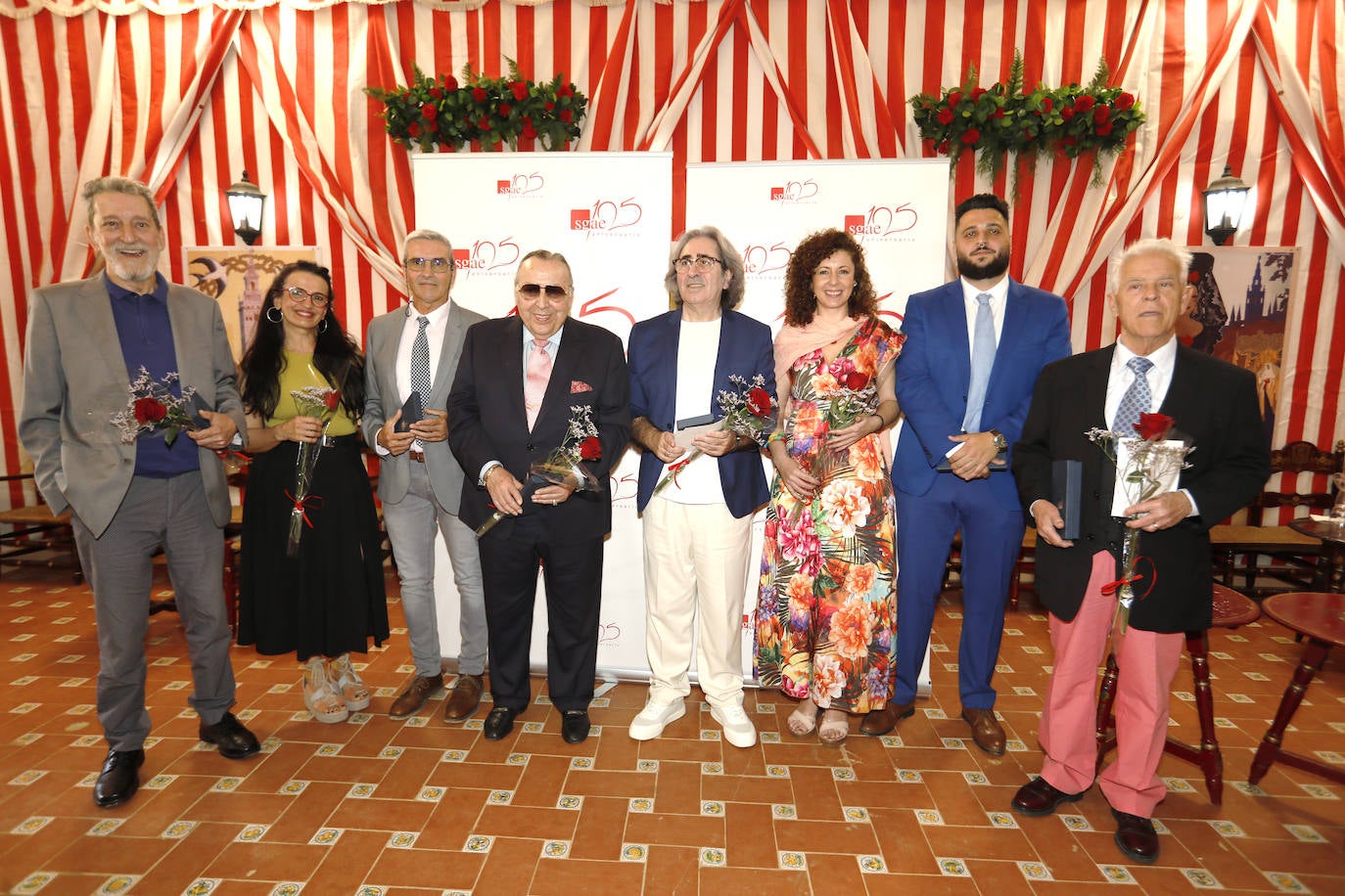 Jueves de recepciones en las casetas de la Feria de Abril de Sevilla ...