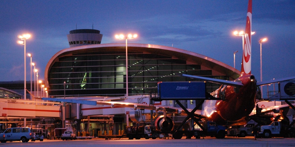 El aeropuerto de Miami negocia ya la conexión directa con Sevilla