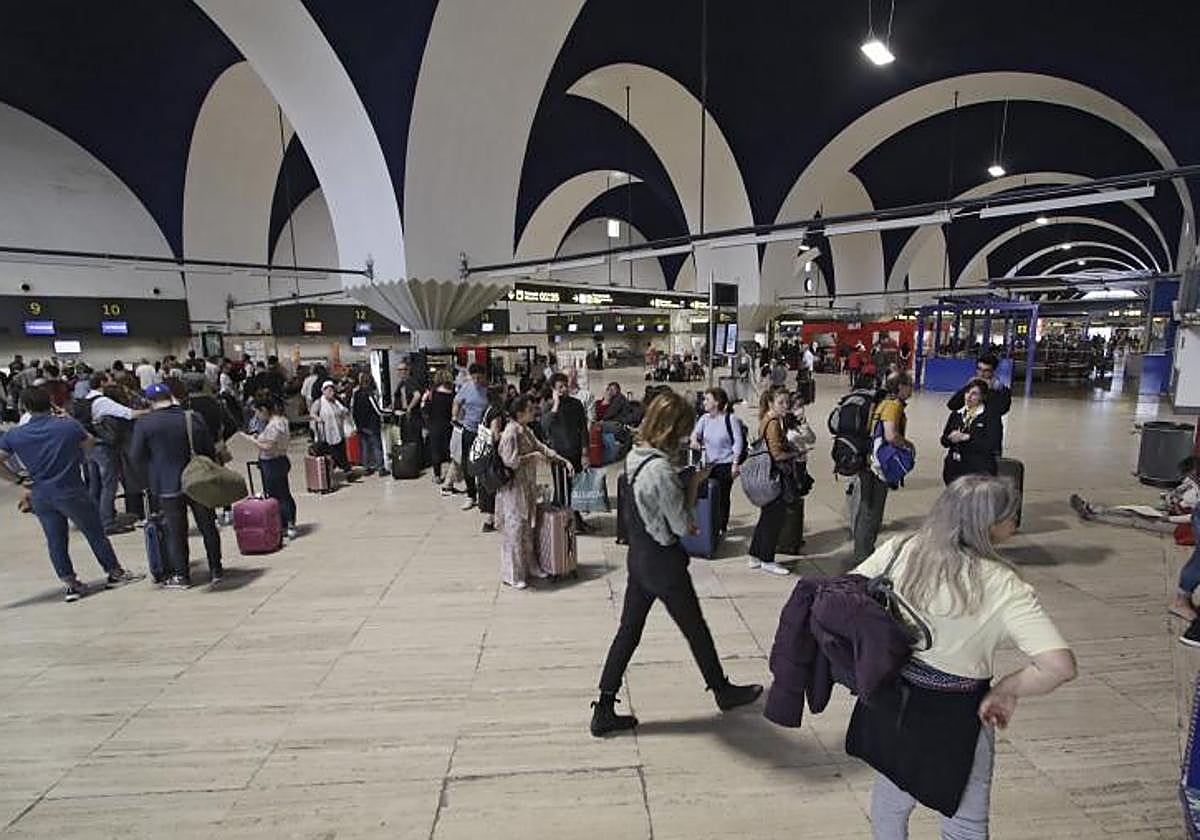 El aeropuerto de Sevilla logra otro registro histórico en abril, con casi 850.000 viajeros en un ...