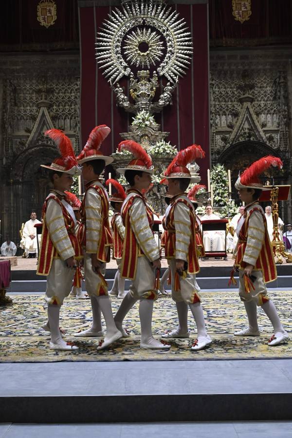 En imágenes, tradicional baile de los Seises en el Corpus de Sevilla 2024