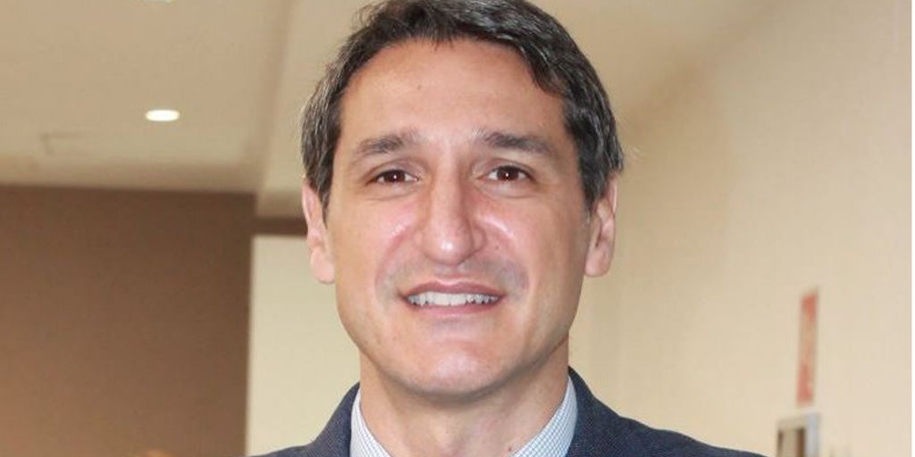 El sevillano Daniel Torres Lagares, elegido dentista del año