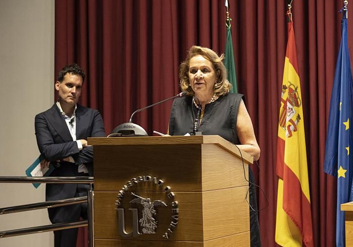 La Universidad de Sevilla concede su Medalla de Oro a Concha Yoldi
