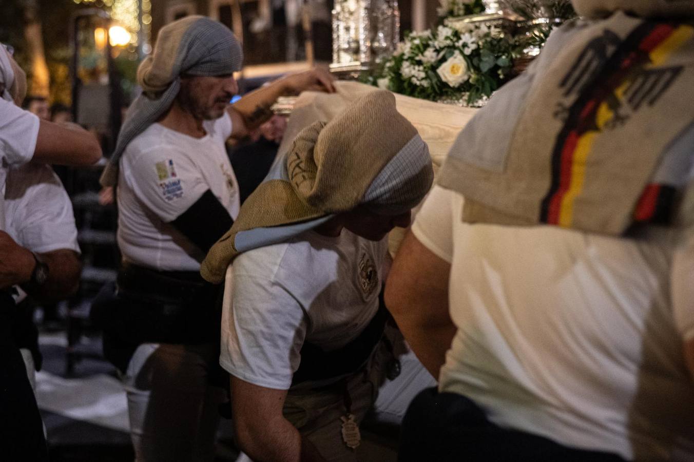 En imágenes, la Virgen de Valme a por su paso por Reyes Católicos