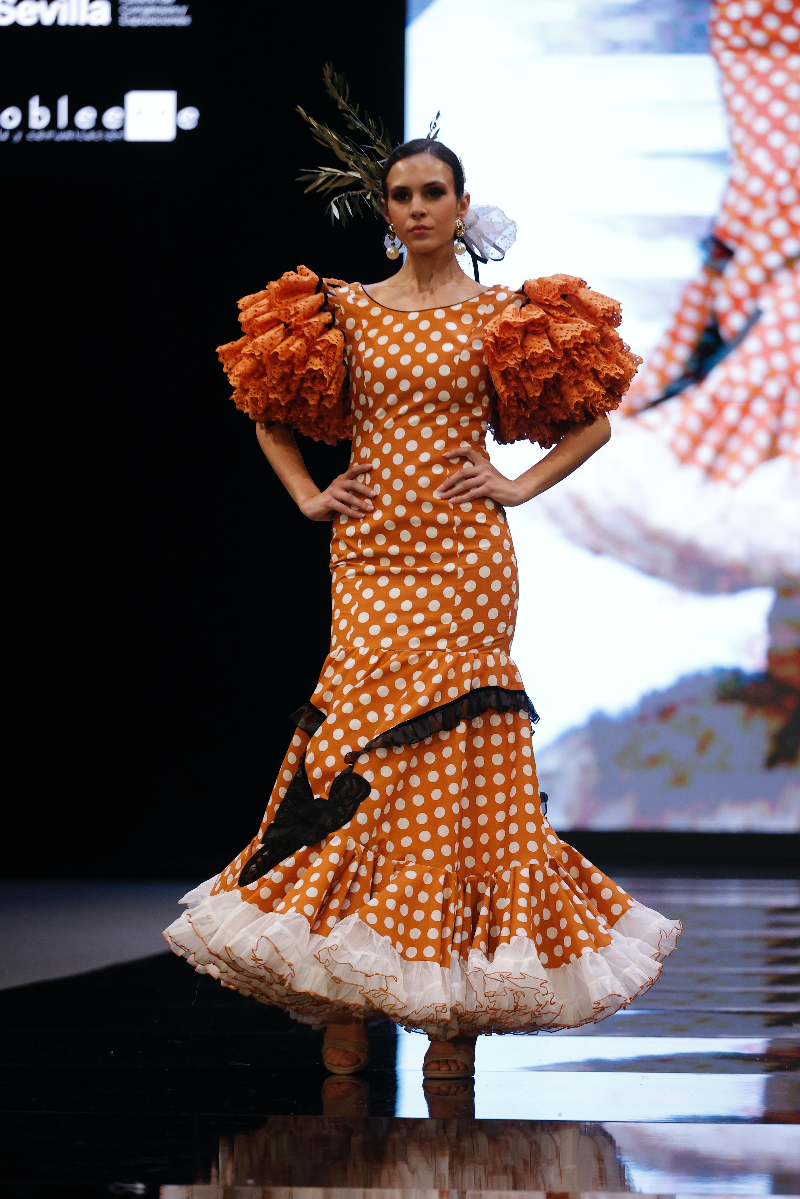 El desfile de María Amador y Teresa Ninú Atelier en SIMOF 2025, en imágenes