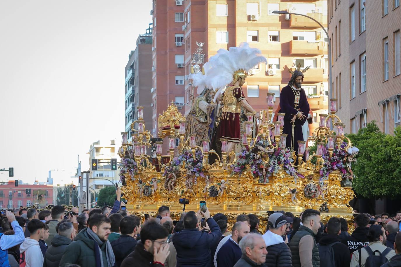 Las imágenes del regreso de la Hermandad del Polígono San Pablo de la ...