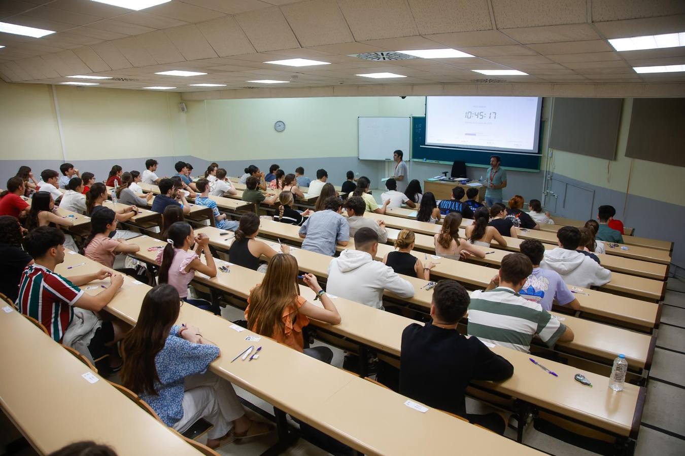 Las Imágenes Del Primer Día De La Selectividad En Sevilla 