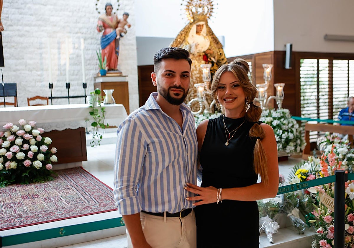 El 'milagro' de la Esperanza de Triana: dos novios se casan ante su ...