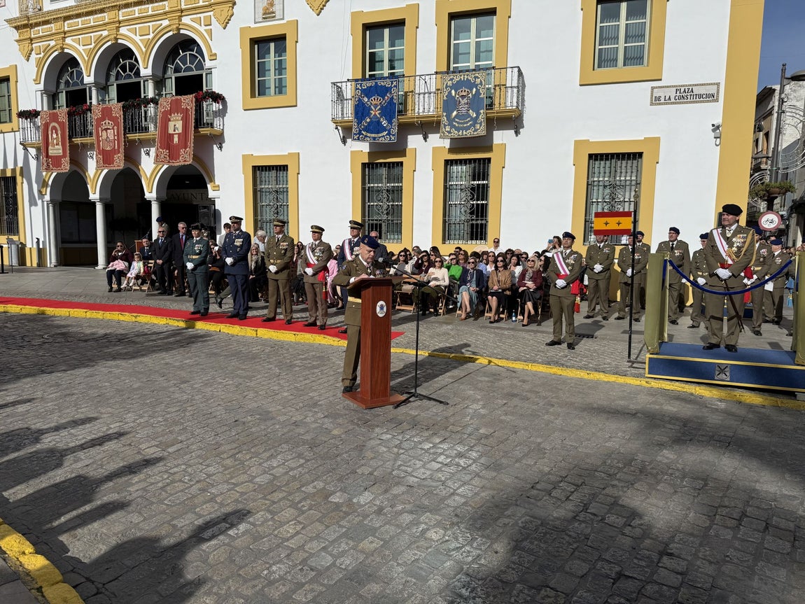 Las imágenes del desfile militar por el medio siglo del Batallón de ...