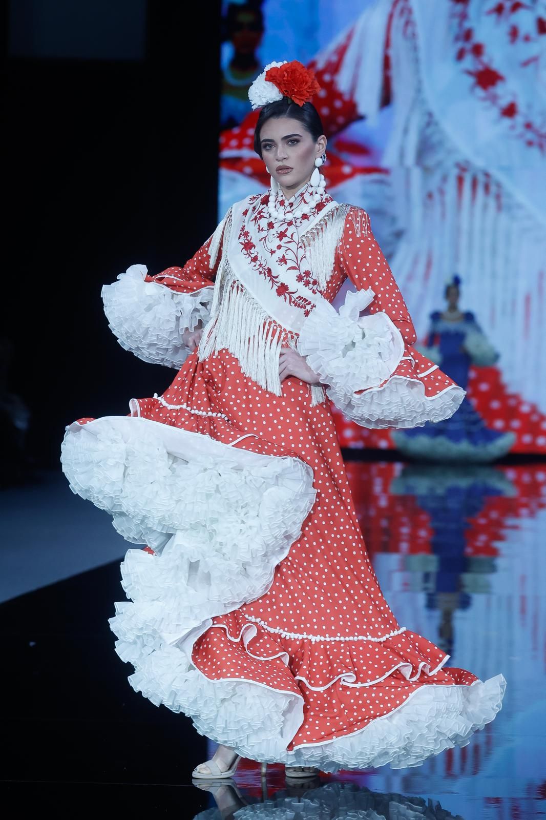El desfile de Mari Carmen Sáez y Ribes & Casals en SIMOF 2026, en imágenes