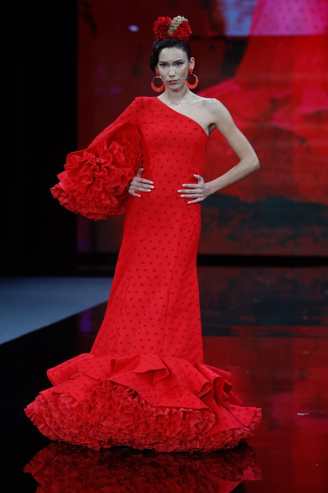 El desfile de Mari Carmen Sáez y Ribes & Casals en SIMOF 2026, en imágenes