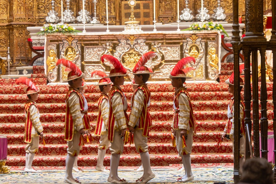 El baile de los seises por el Triduo de Carnaval en la Catedral de ...