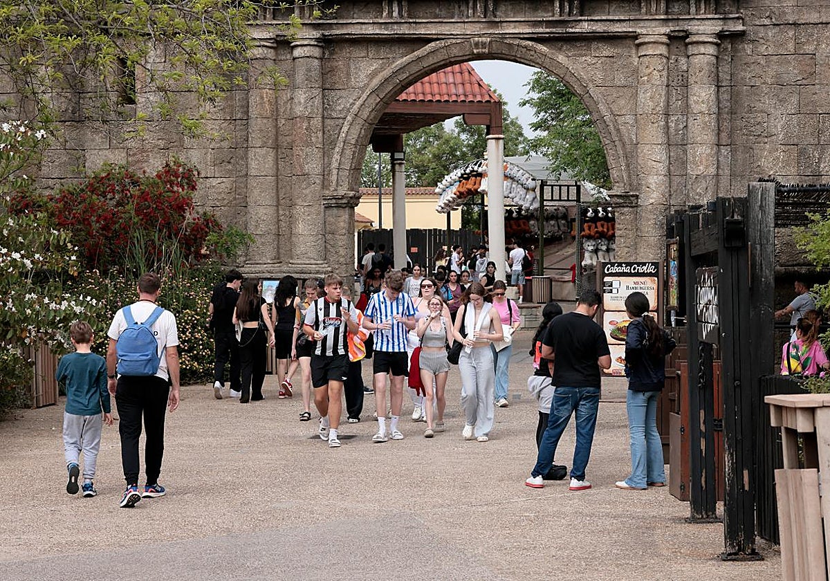 Isla Mágica ya tiene abierta sus puertas un año más en Sevilla