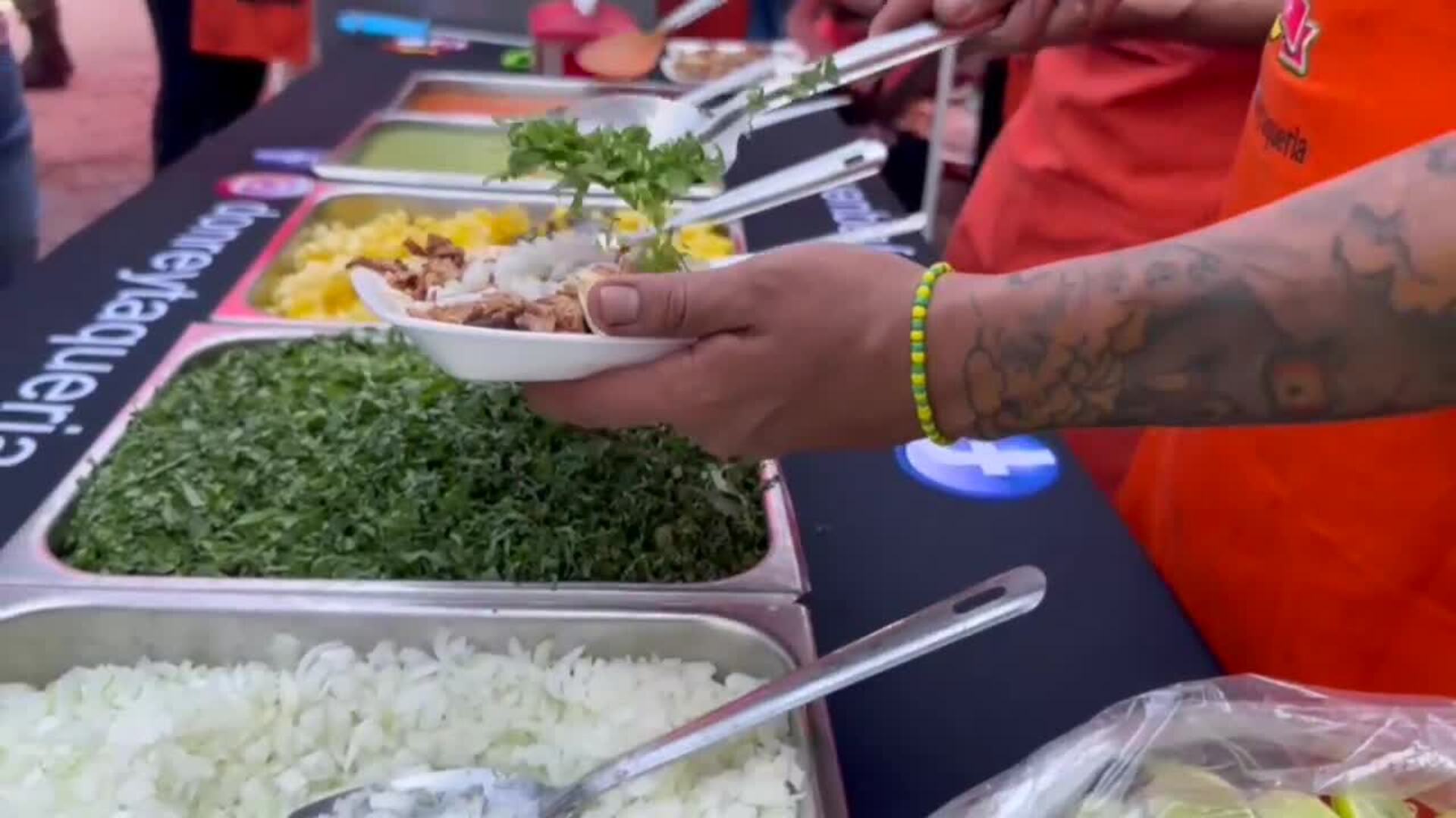 Restaurante de CDMX lleva 3.000 tacos a los afectados por el huracán Otis