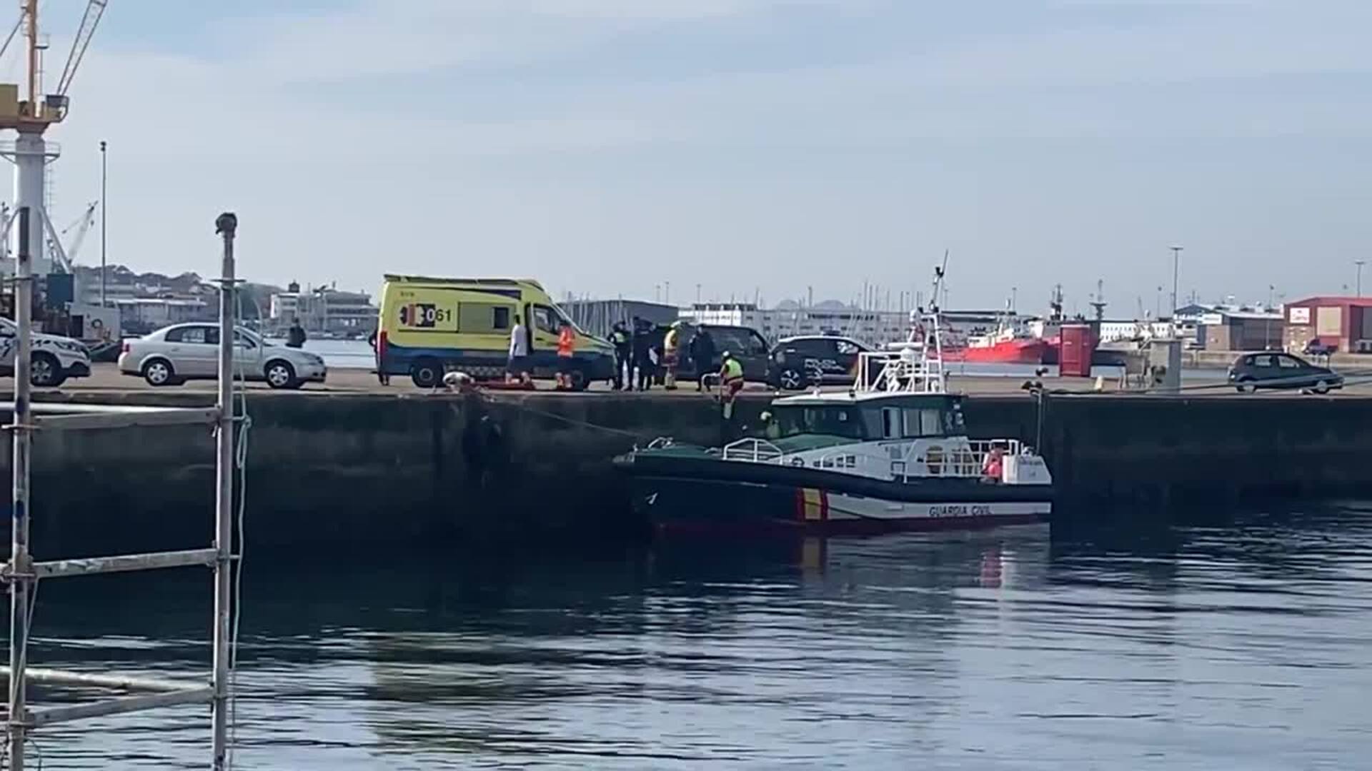 Encuentran el cadáver de un hombre en el mar en las inmediaciones del puerto de Vigo