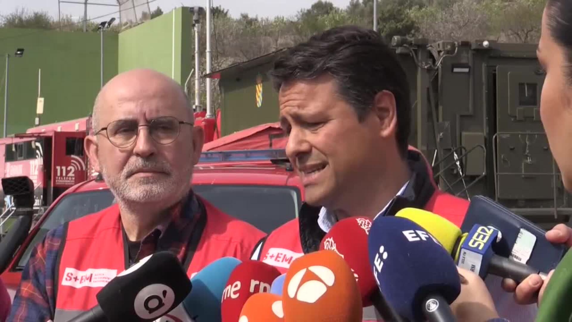 El alcalde de Tárbena prevé controlar pronto el fuego al amainar el viento