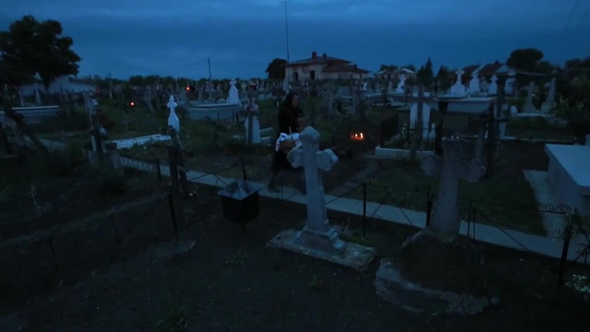 Los ortodoxos de Copaciu (Rumanía) recuerdan a sus seres queridos en un ...