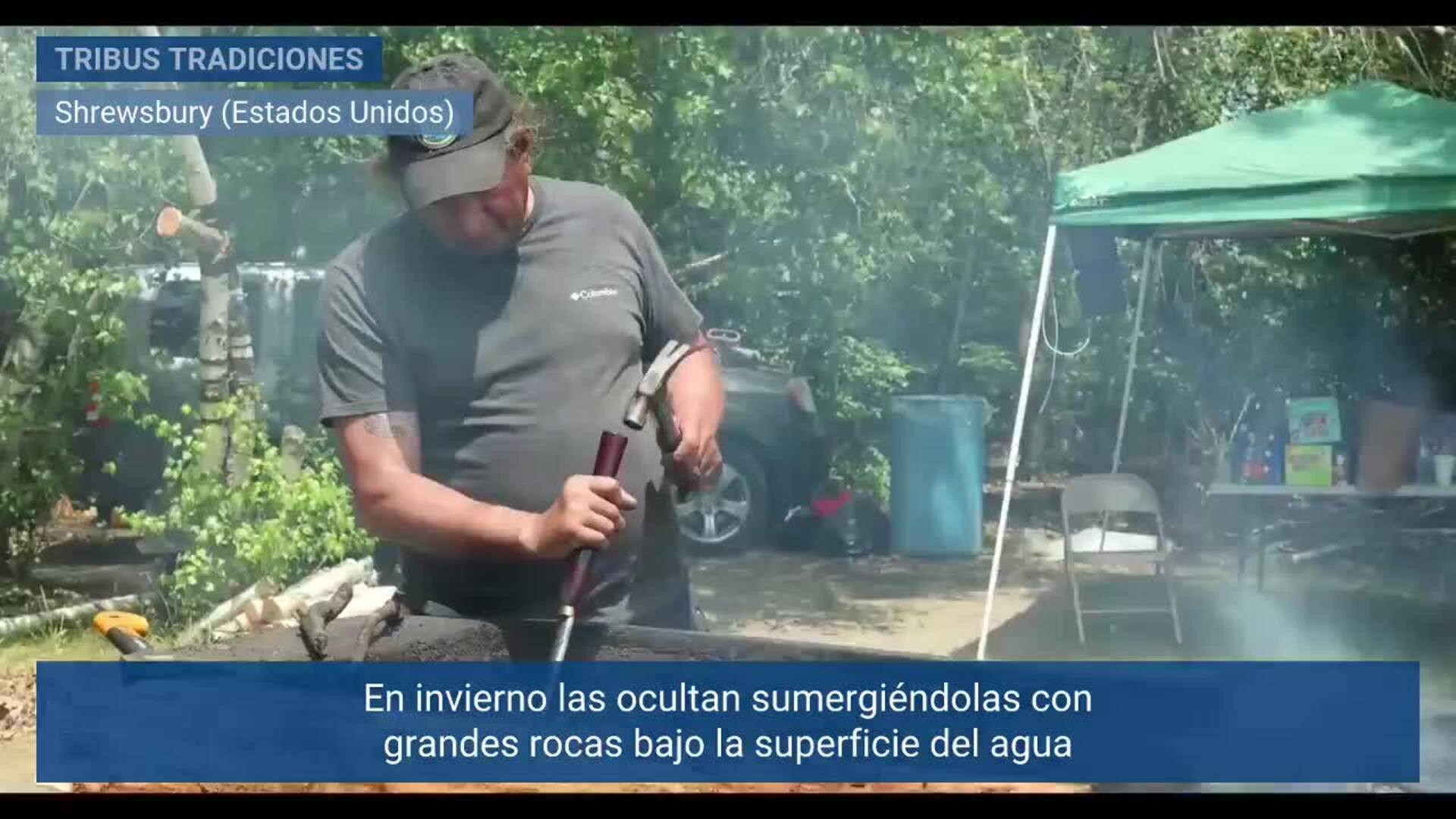 Piraguas artesanales hechas a mano, la tradición de una tribu indígena ...