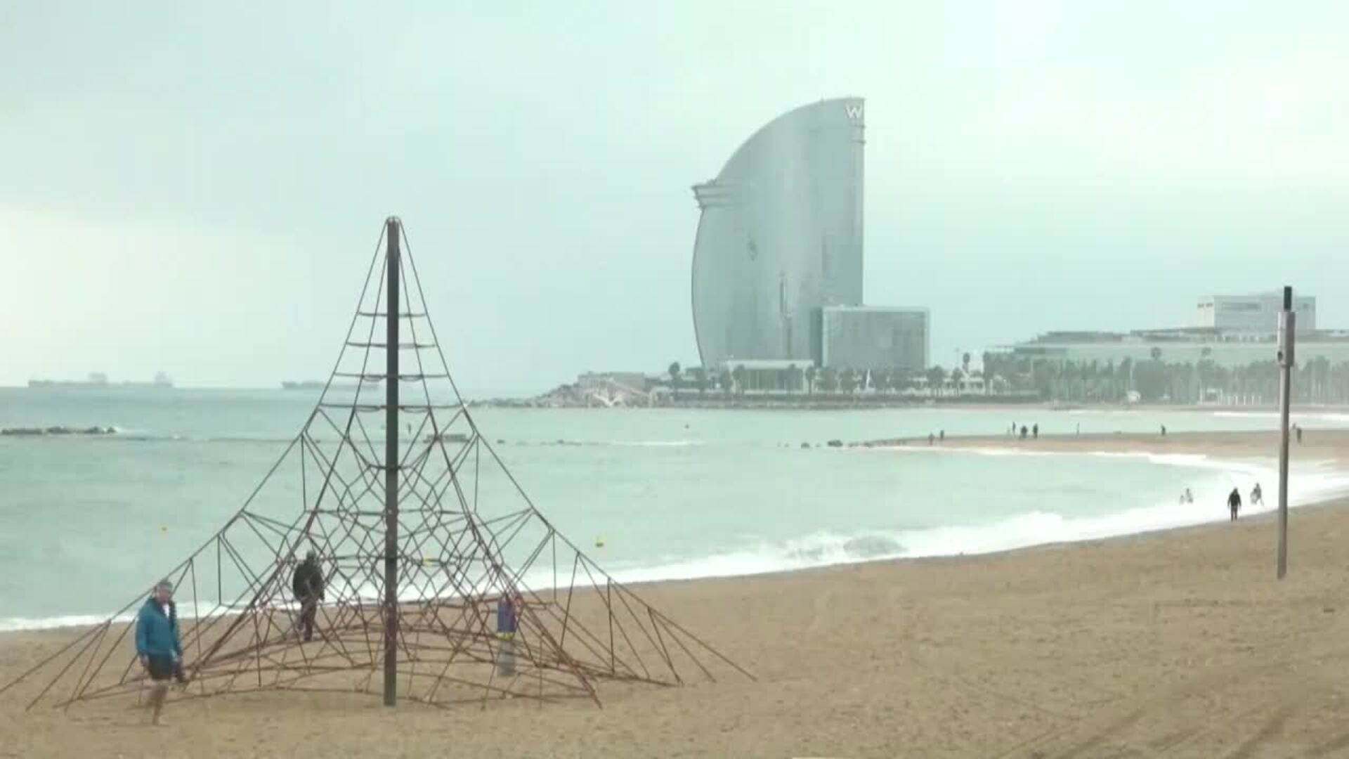 Tiempo inestable en Barcelona, con intervalos de lluvias y claros