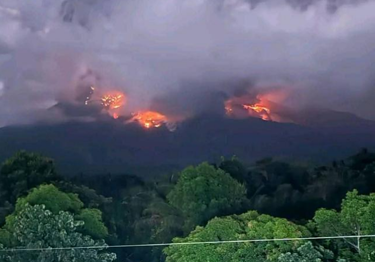 El volcán Canlaón de Filipinas entra en erupción y cubre de ceniza ...