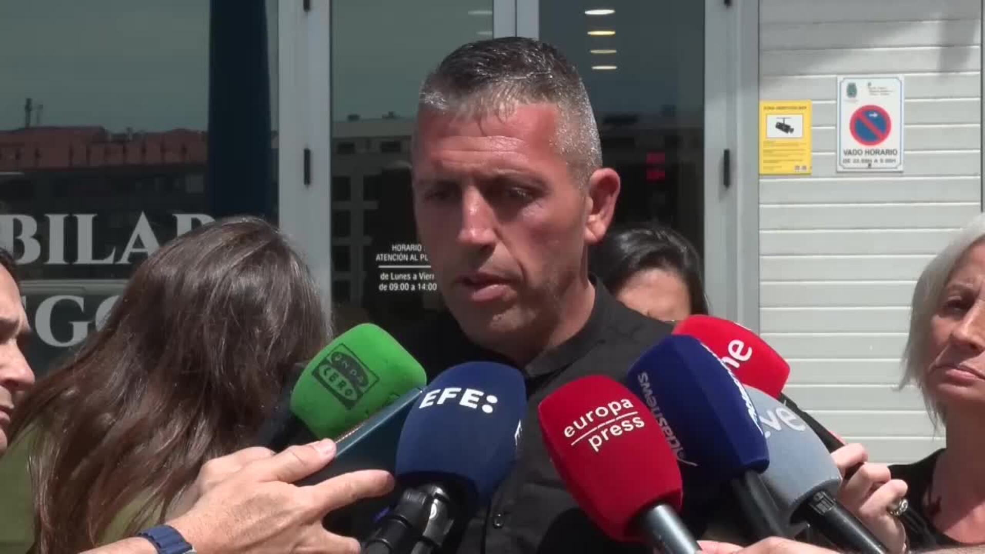 Padres de fallecidos en el puerto de Lunada entregan 54.000 firmas para ...