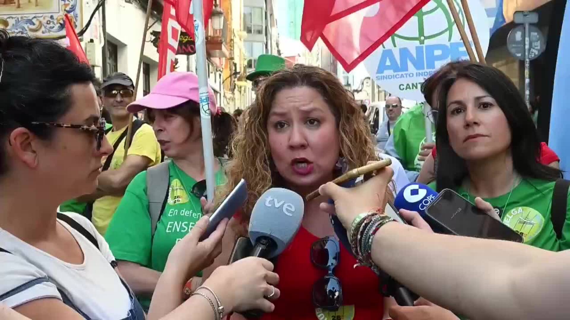 Miles de personas protestan en Santander contra el "ninguneo" de ...