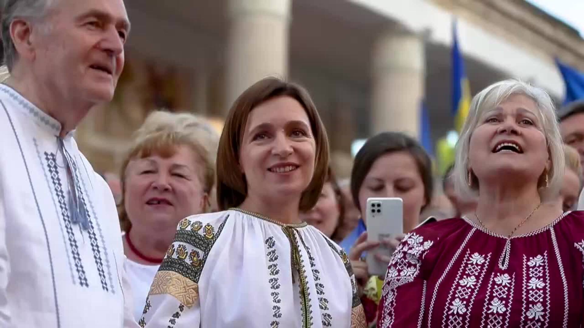 Presidenta de Moldavia participa en la Marcha de la Soberanía