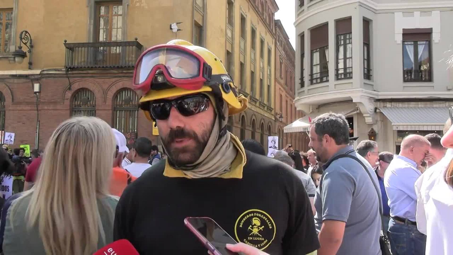 Más de un millar de personas marcha en León para pedir ceses tras los ...