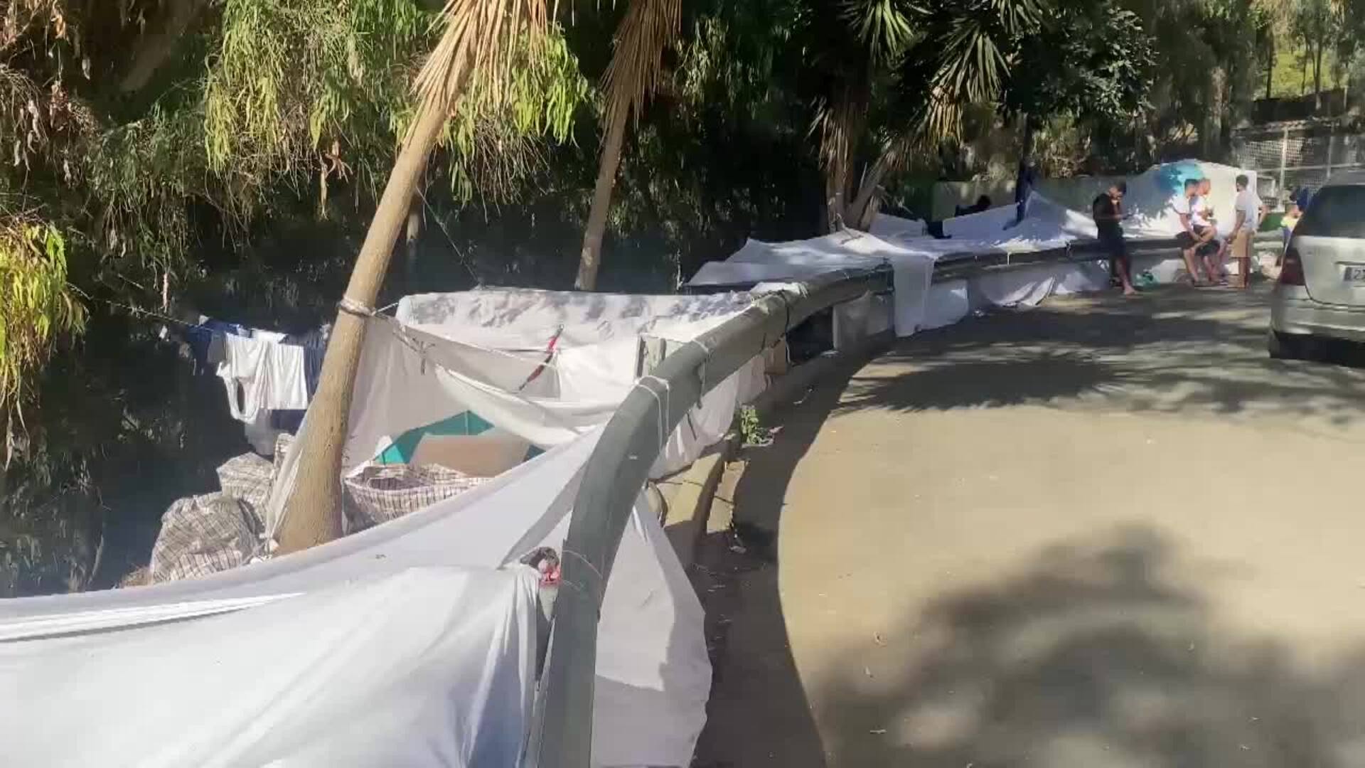 El colapso del CETI de Ceuta deja a más de 200 migrantes acampados en ...