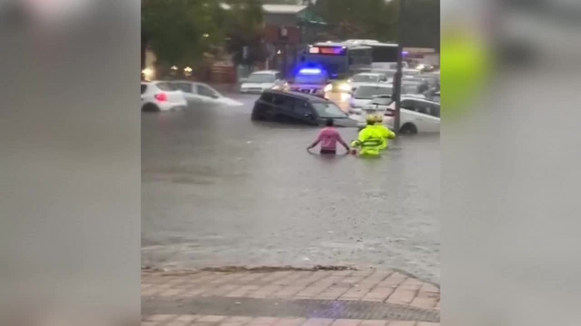 Calles inundadas en Cáceres tras unas intensas lluvias en Extremadura