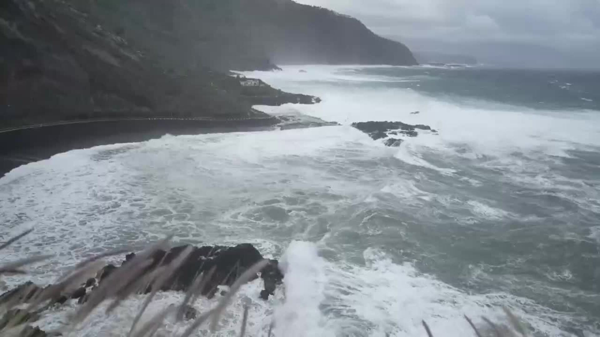 La borrasca Emilia sacude con fuerza a Canarias