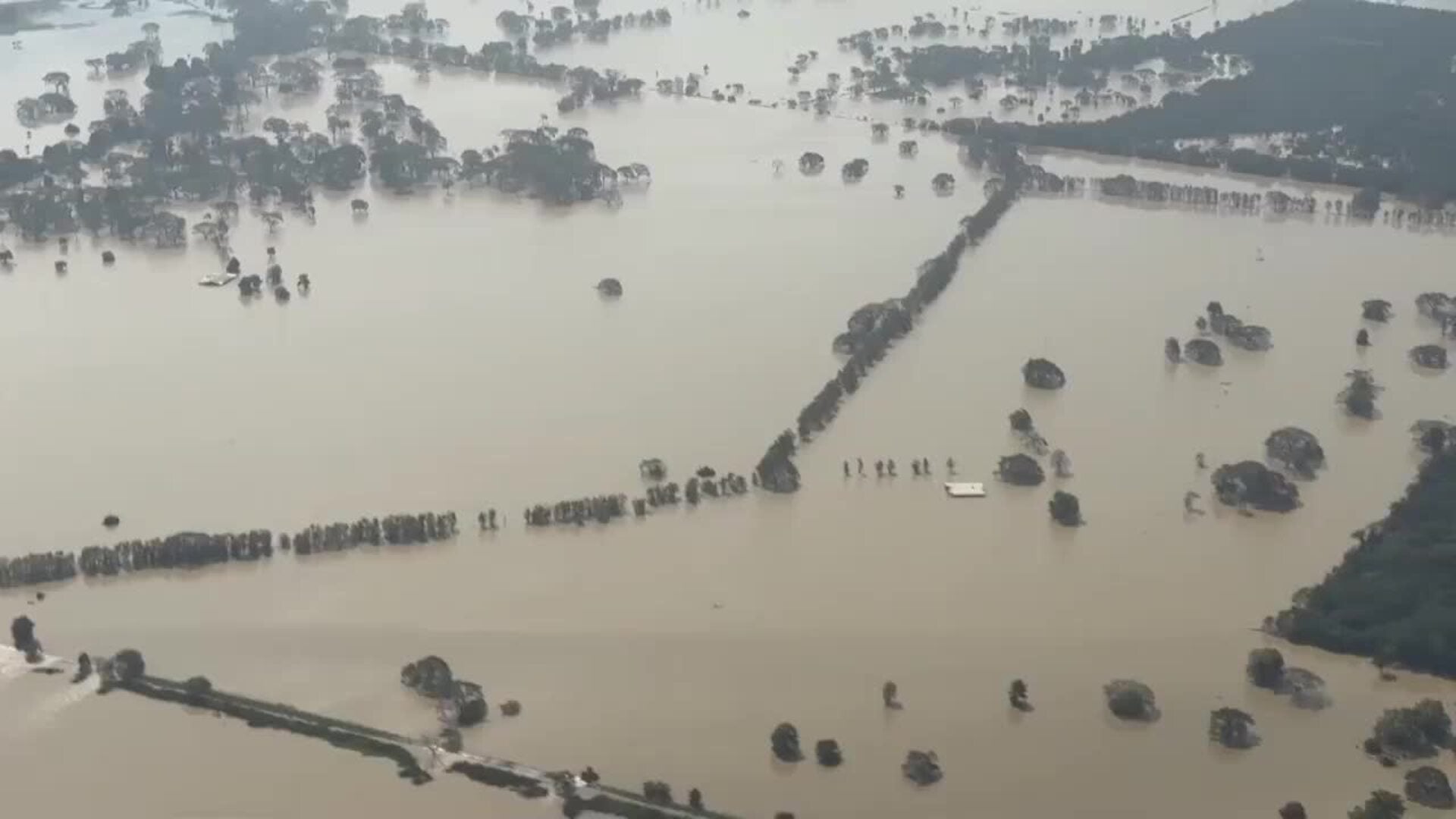 Inundaciones por crecida de ríos afectan a miles de familias en el ...