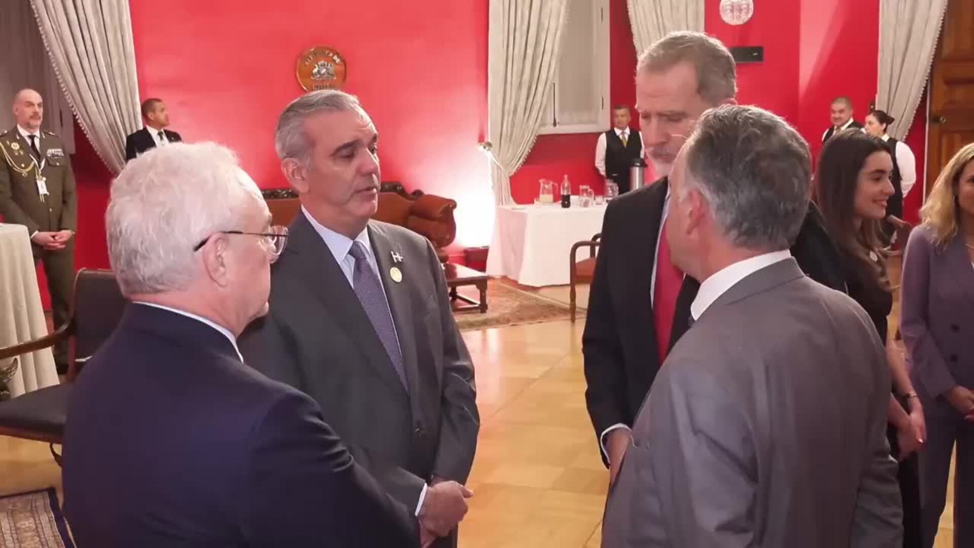 El rey de España se reúne en Chile con varios jefes de Estado antes de ...