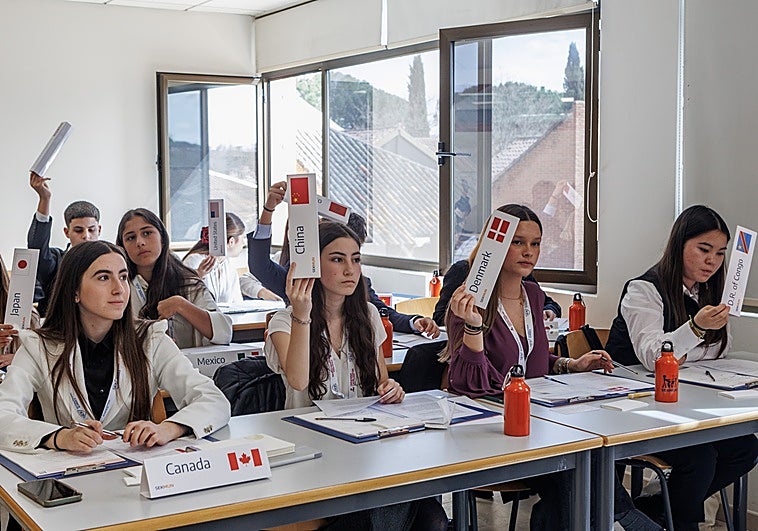 Los estudiantes que logran los acuerdos que no siempre consigue la ONU