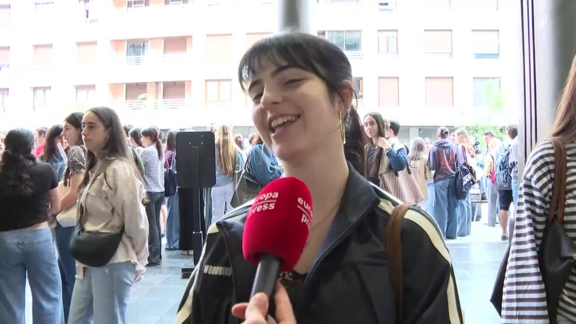 Nervios, "tilas" y móviles lejos: Arranca la PAU en Euskadi, Valencia y ...