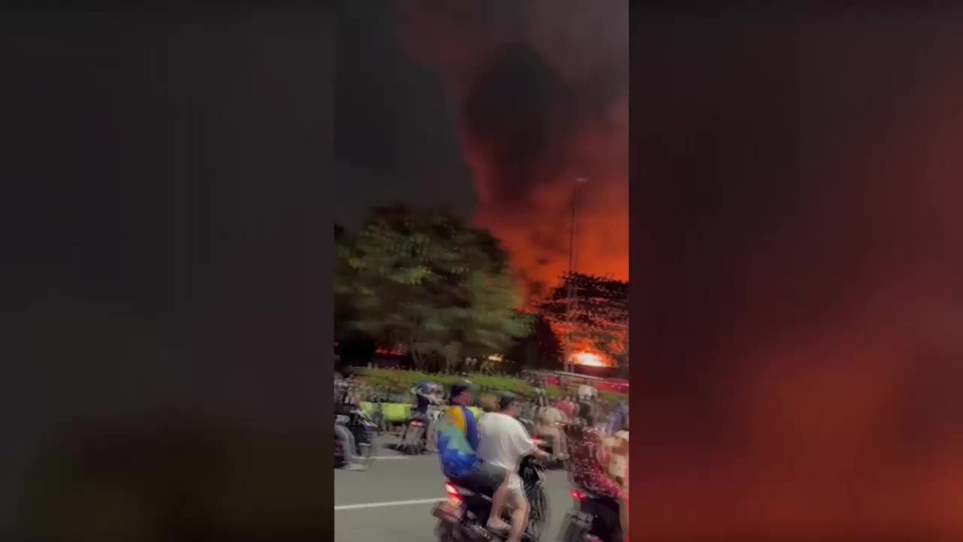 Un incendio en Yakarta destruye más de 300 viviendas y deja a ...