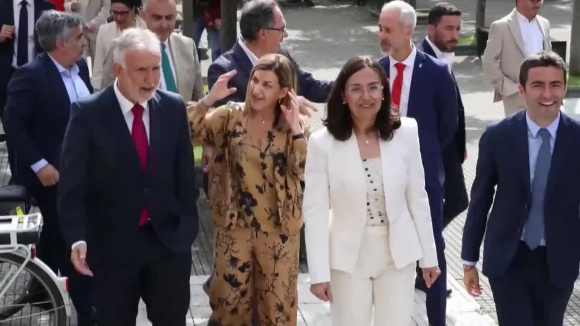 Torres y Sáenz de Buruaga inauguran la remodelación de facultad de ...
