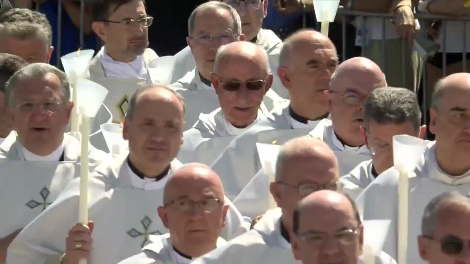 León XIV preside la procesión del Corpus Christi por Cibeles y la calle ...