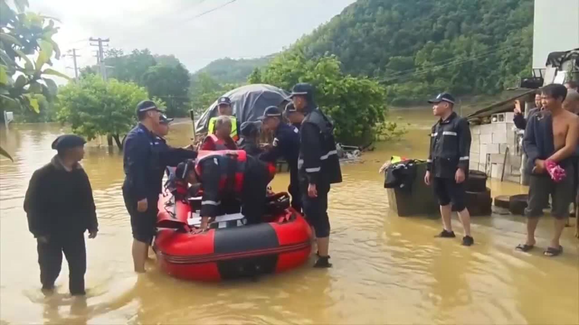 Lluvias "excepcionalmente intensas" dejan cerca de 10.000 evacuados en ...