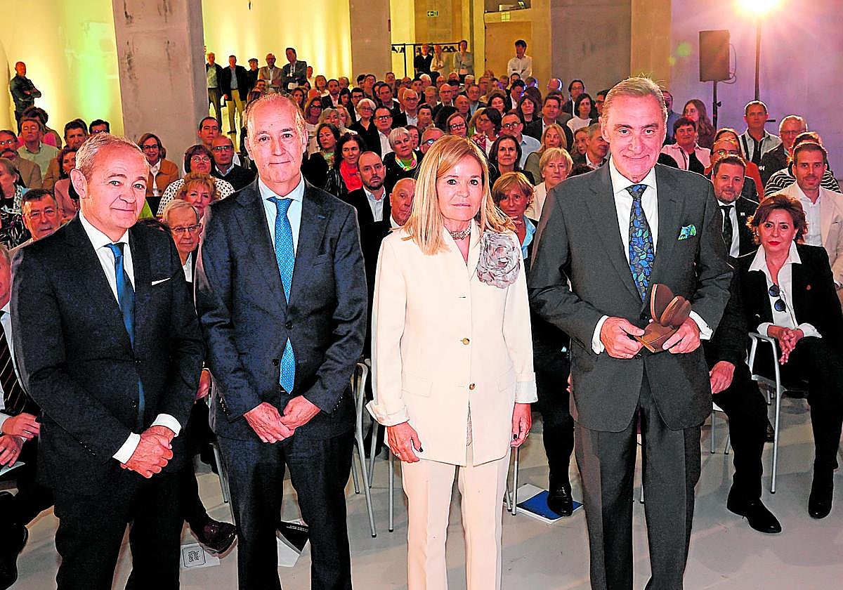 Carlos Herrera recibe el premio José Javier Uranga, que concede la ...
