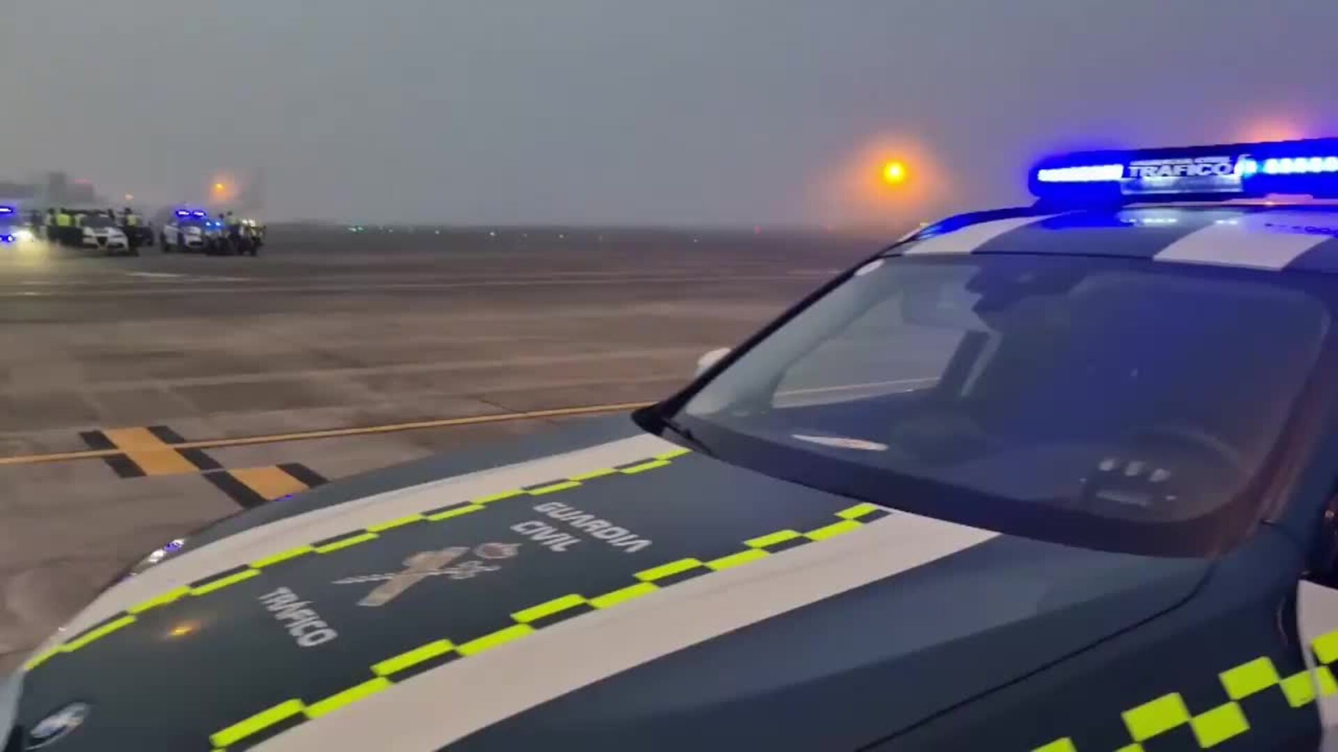 La Guardia Civil espera la llegada del Papa León XIV al aeropuerto de ...