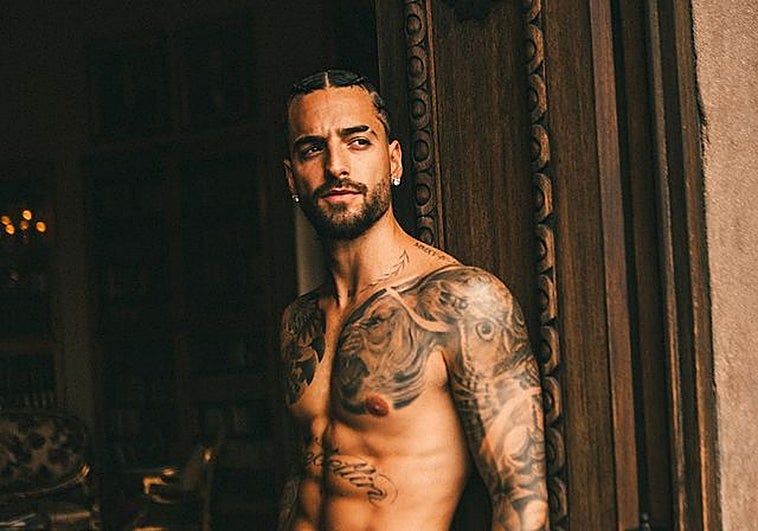 El espectacular cambio físico de Maluma, marcando abdominales