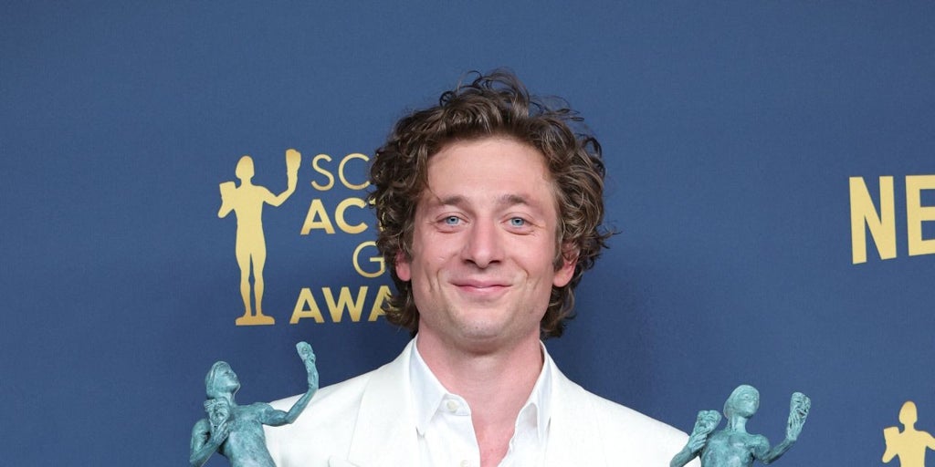 Cómo conseguir los rizos de Jeremy Allen, tendencia por la nueva ...