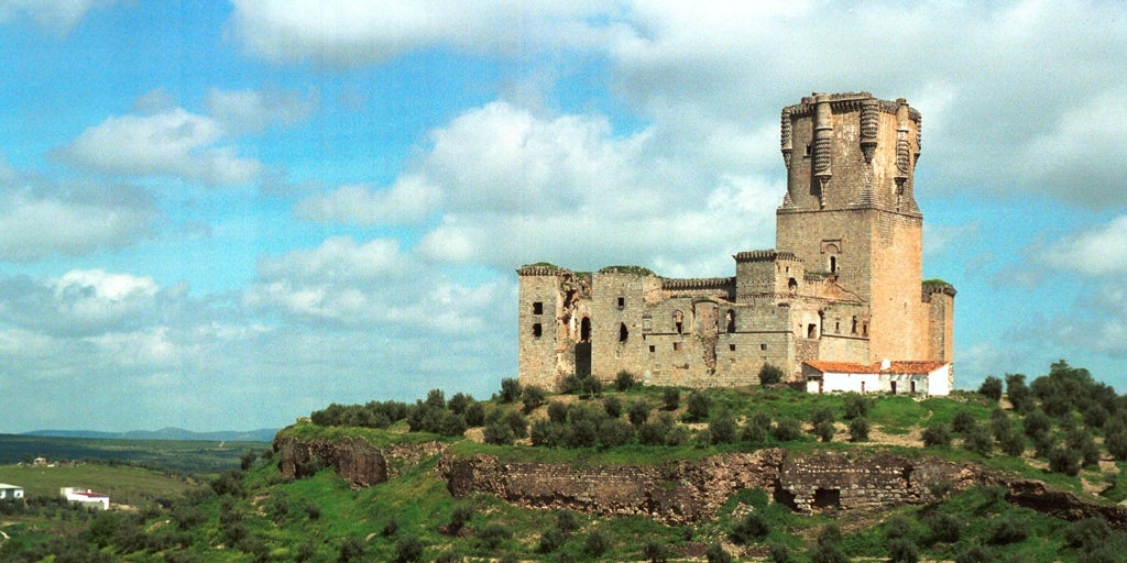La torre del homenaje más alta de España mide 47 m y está en un ...